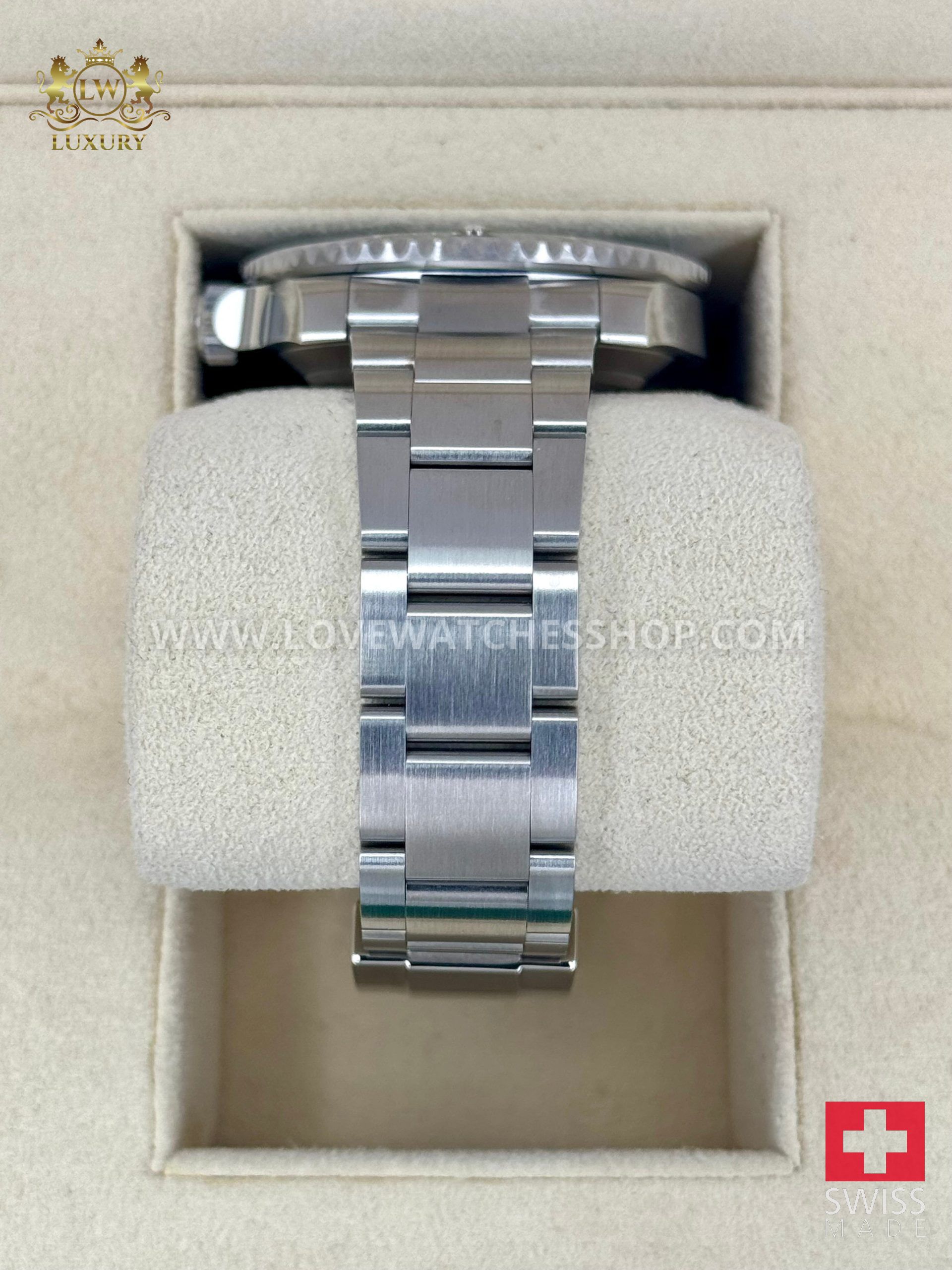 2018 Rolex Submariner “Hulk” 40mm 116610LV Green Dial